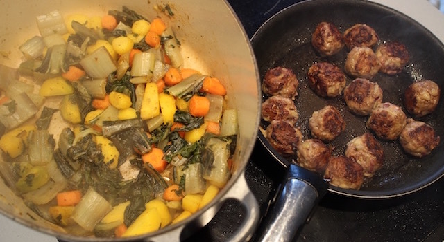 faire-dorer-la-viande-et-fondre-les-legumes-comme-un-couscous-boulettes ...