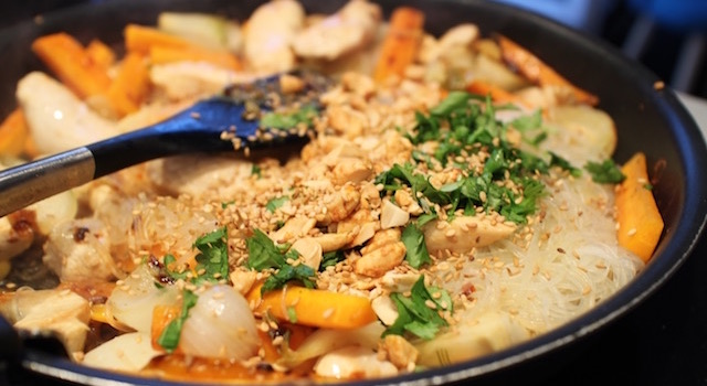 faire sauter le pad thai - Pad Thaï Bowl au poulet - My Beautiful ...